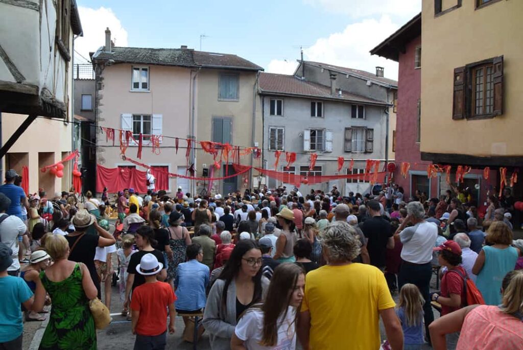 Saint-Symphorien-sur-Coise - Des spectacles d'arts de rue prennent ...