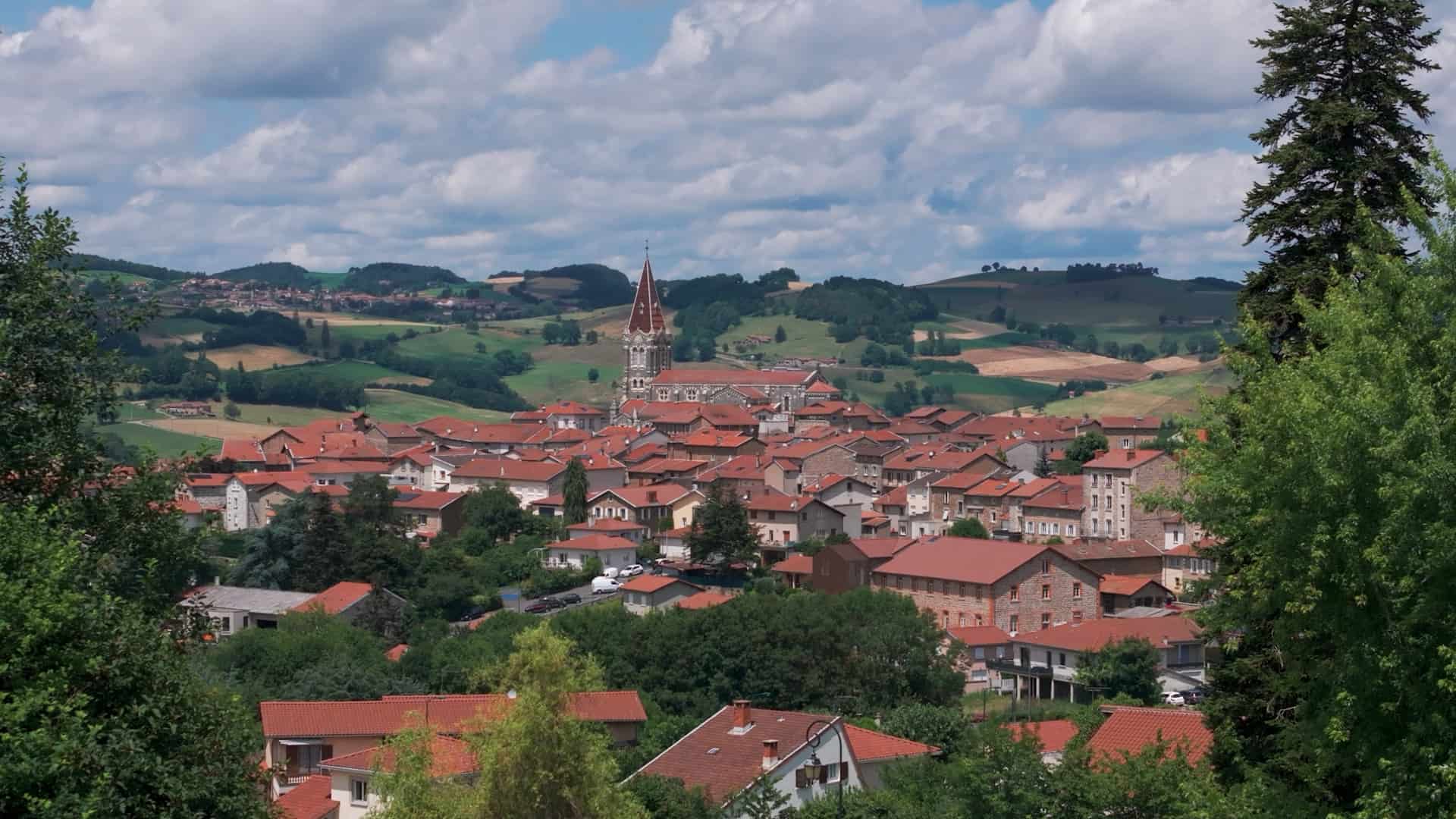 Saint-Martin-en-Haut prend de la hauteur pour présenter le village - Monts Actus